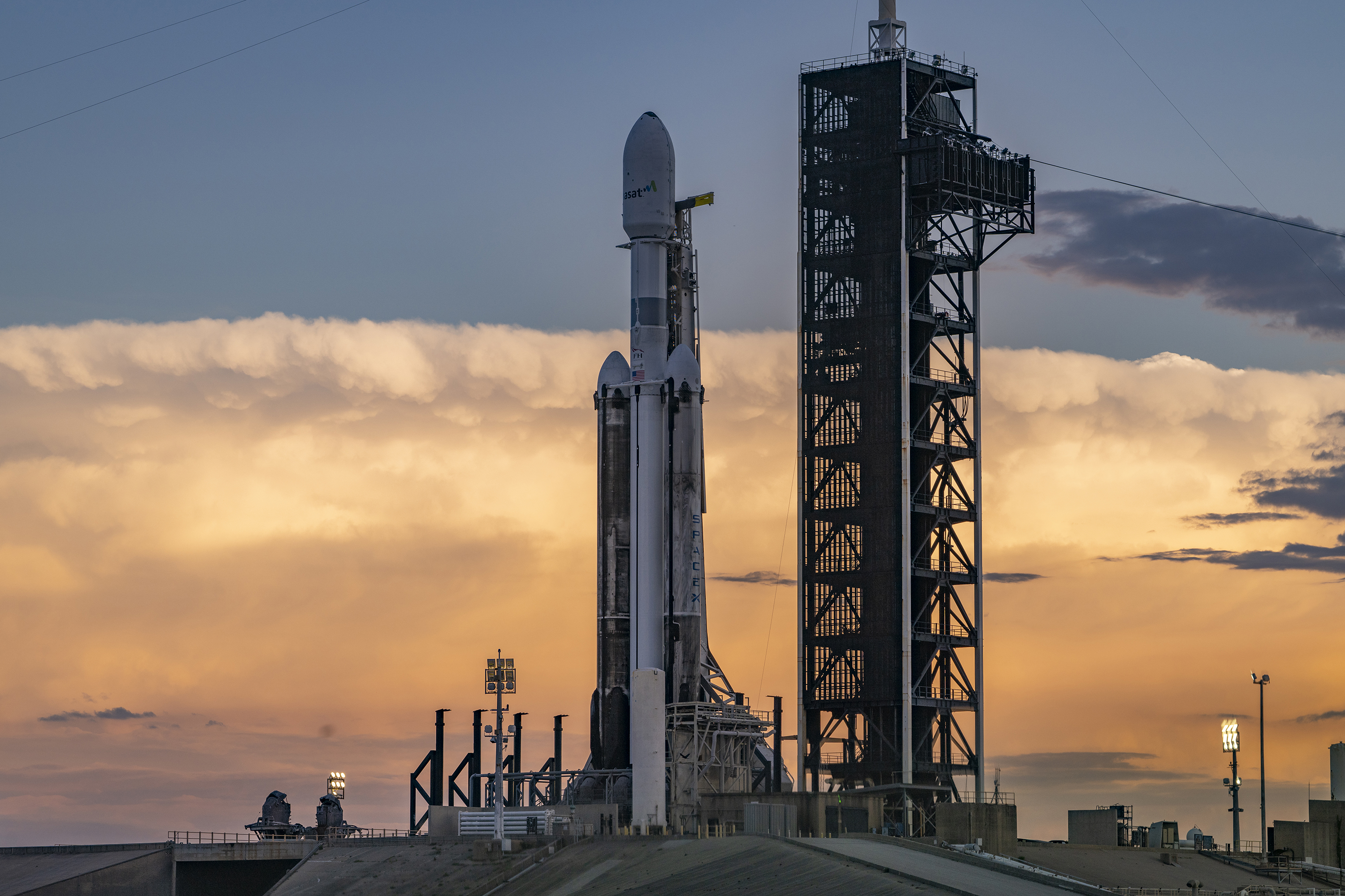 ULA Launches 29 Amazon Kuiper Satellites; Falcon Heavy Returns ...